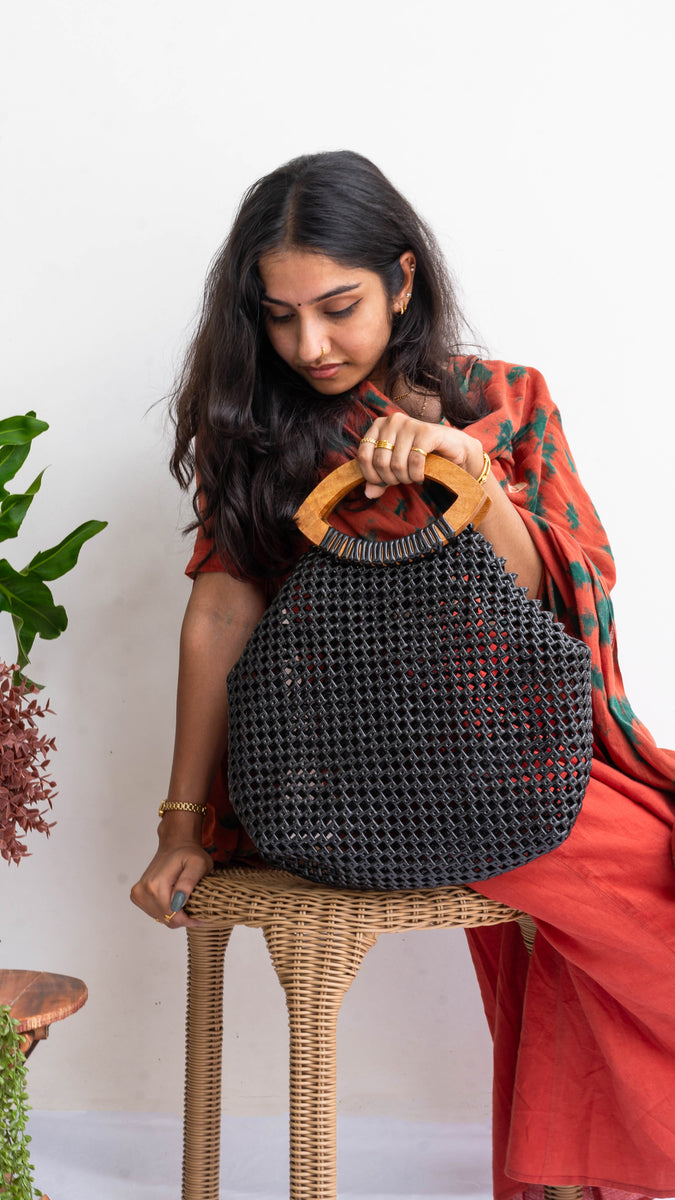 Black Step Bag – Kuuraii Worldwide